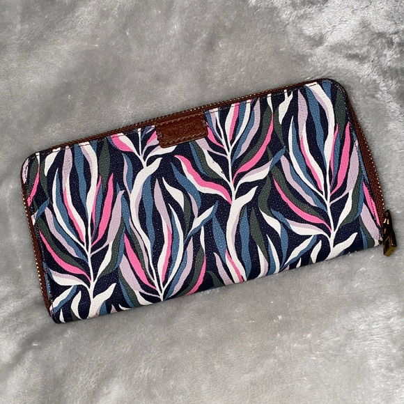 Fossil | Bags | Nwt Fossil Wallet Gorgeous | Poshmark